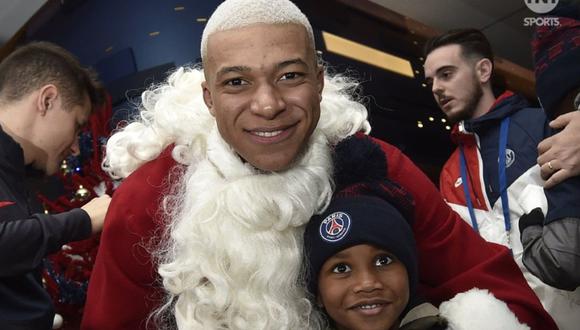 Facebook Viral: Mbappé se vistió de Papá Noel para alegrar a niños en ...